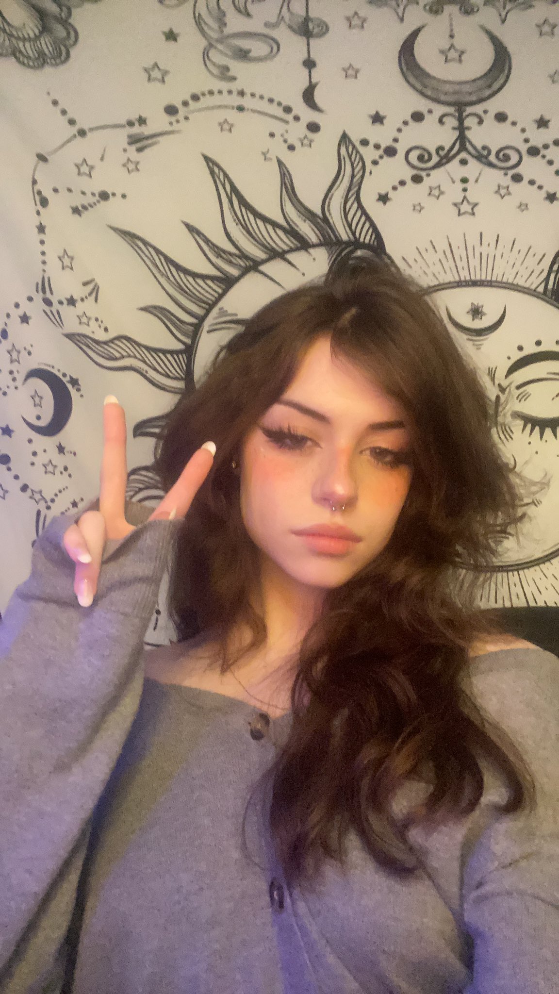 Celebrity images and gifs